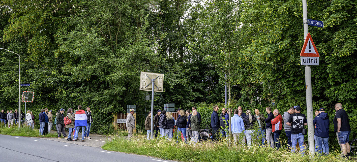 Protestbijeenkomst bij Tiltenberg, dat mogelijk azc wordt: ’Dikke ...