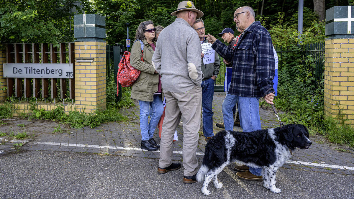 Protestbijeenkomst op de grens met De Zilk, waar mogelijk azc komt ...