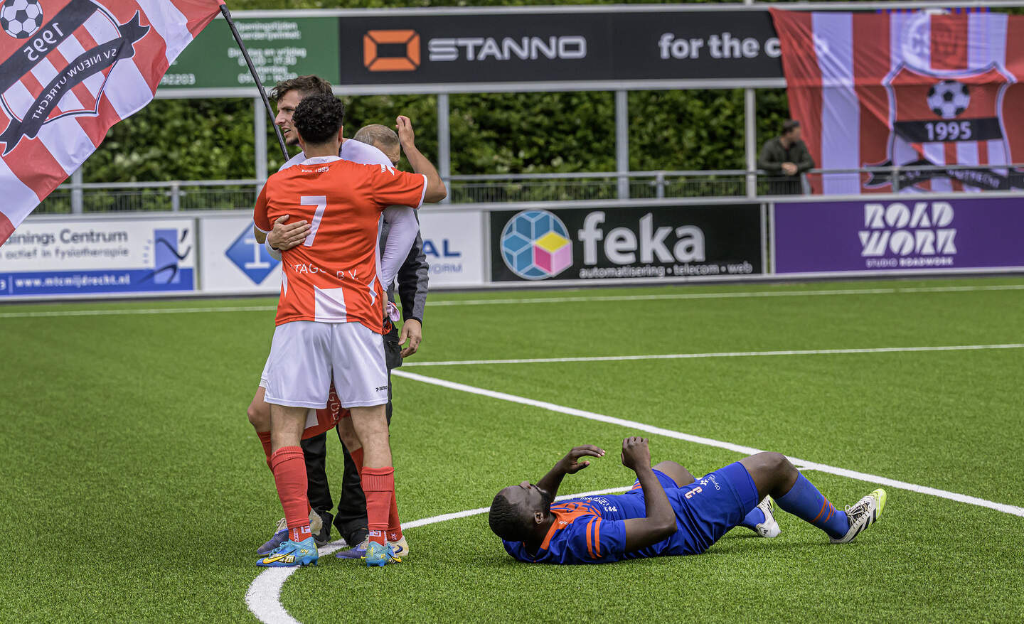 Olympia Haarlem degradeert naar tweede klasse omdat de pijp leeg is bij ...
