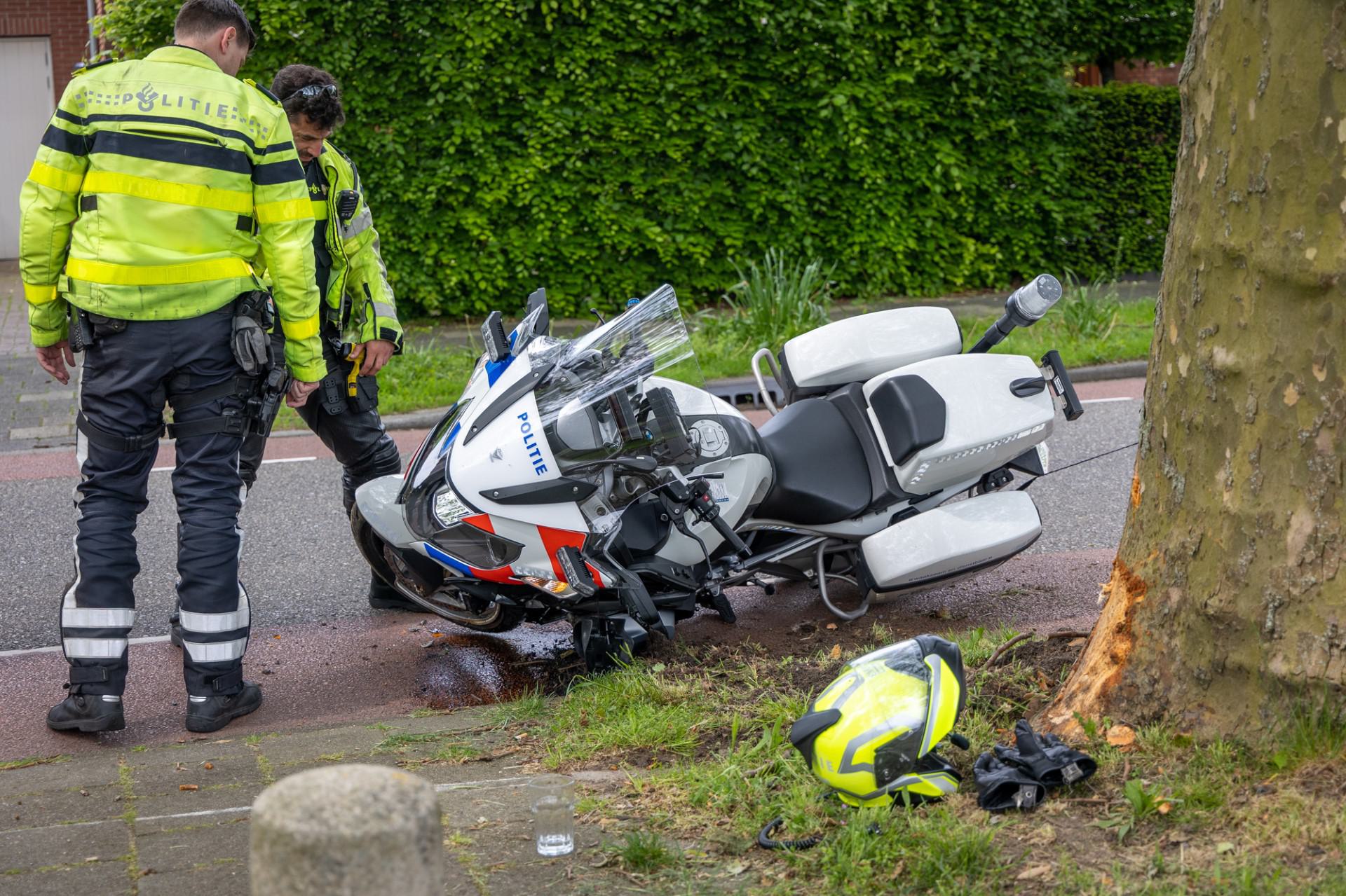 Motoragent crasht tegen boom tijdens achtervolging | Haarlems Dagblad