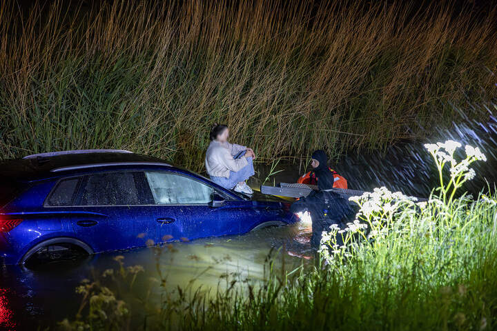 Auto belandt in sloot langs A5 bij Lijnden | IJmuider Courant