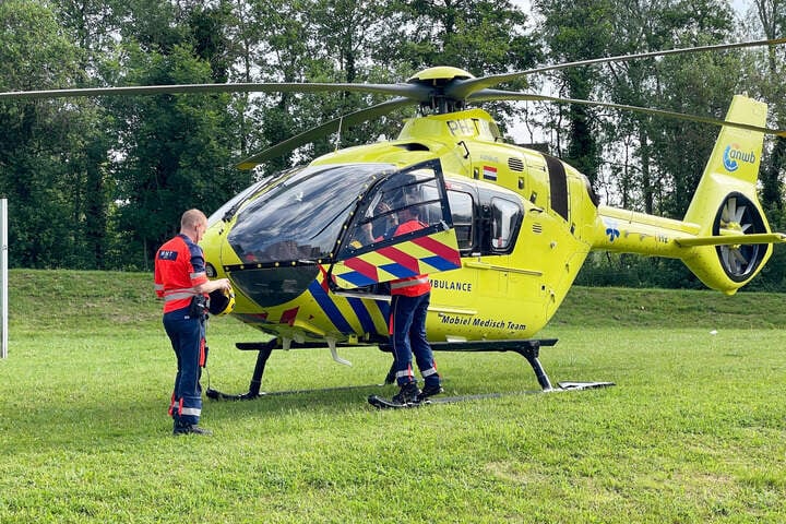 Man zwaargewond na val van ladder in Hoofddorp, traumaheli ingeschakeld ...