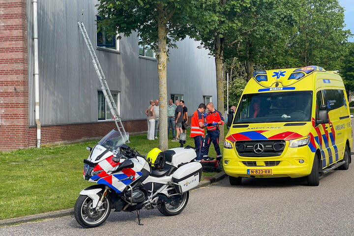Man zwaargewond na val van ladder in Hoofddorp, traumaheli ingeschakeld ...