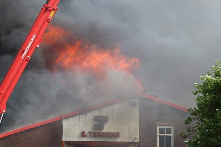 Brand bij bedrijf op Hillegommerdijk in Zwaanshoek | Haarlems Dagblad