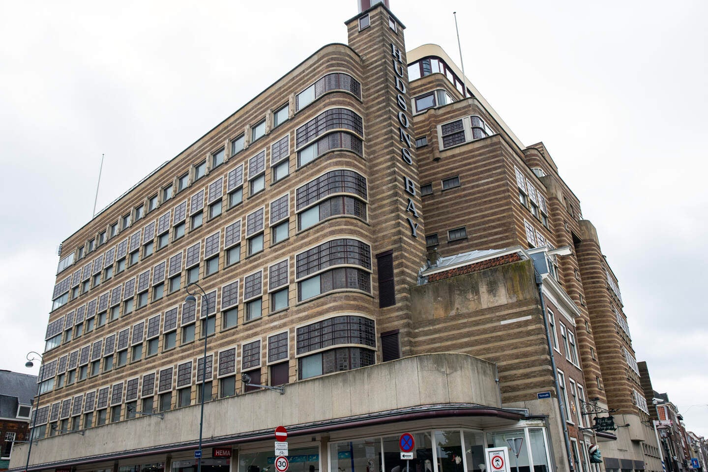 Invulling oude V&D ineens onzeker: ontwikkelaar twijfelt over woningen ...